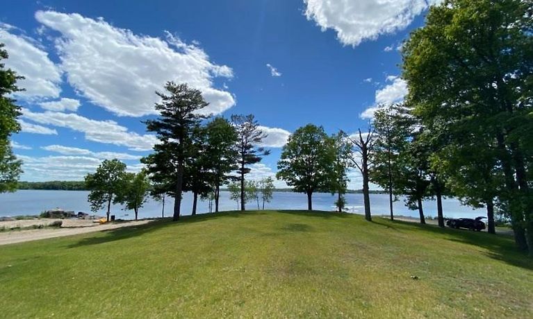 STOCO LAKE LODGE | ⋆⋆⋆⋆ | TWEED, CANADA | SEASON DEALS FROM $104